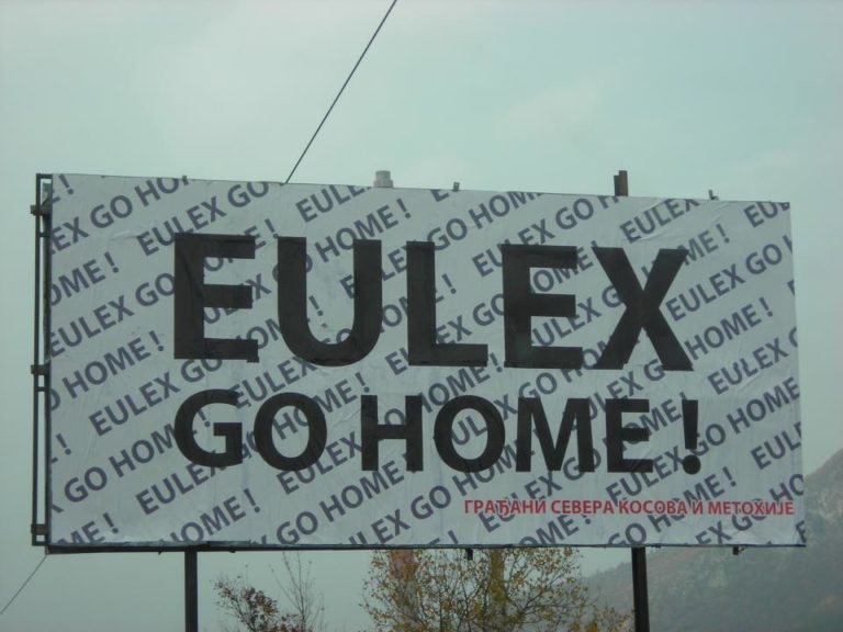 Срби зауставили Еулекс код Звечана