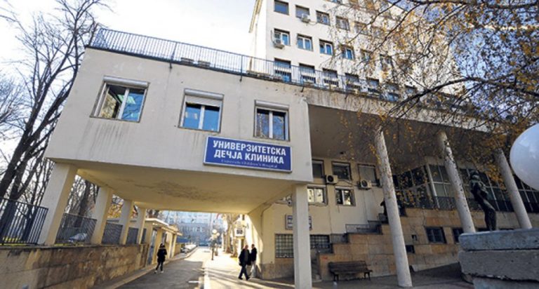 Хаос у Тиршовој после тровања основаца: Деца леже по ходницима и повраћају