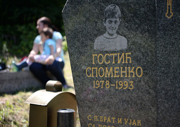 Од Споменка само споменик